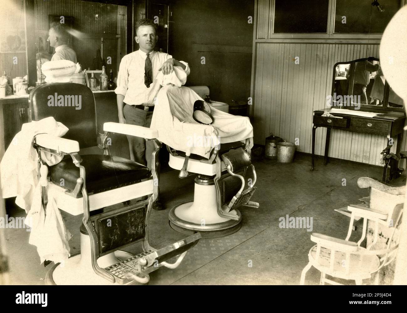 Vintage Barbershop Interior, Old Barber Shop, Old Fashioned Barber ...