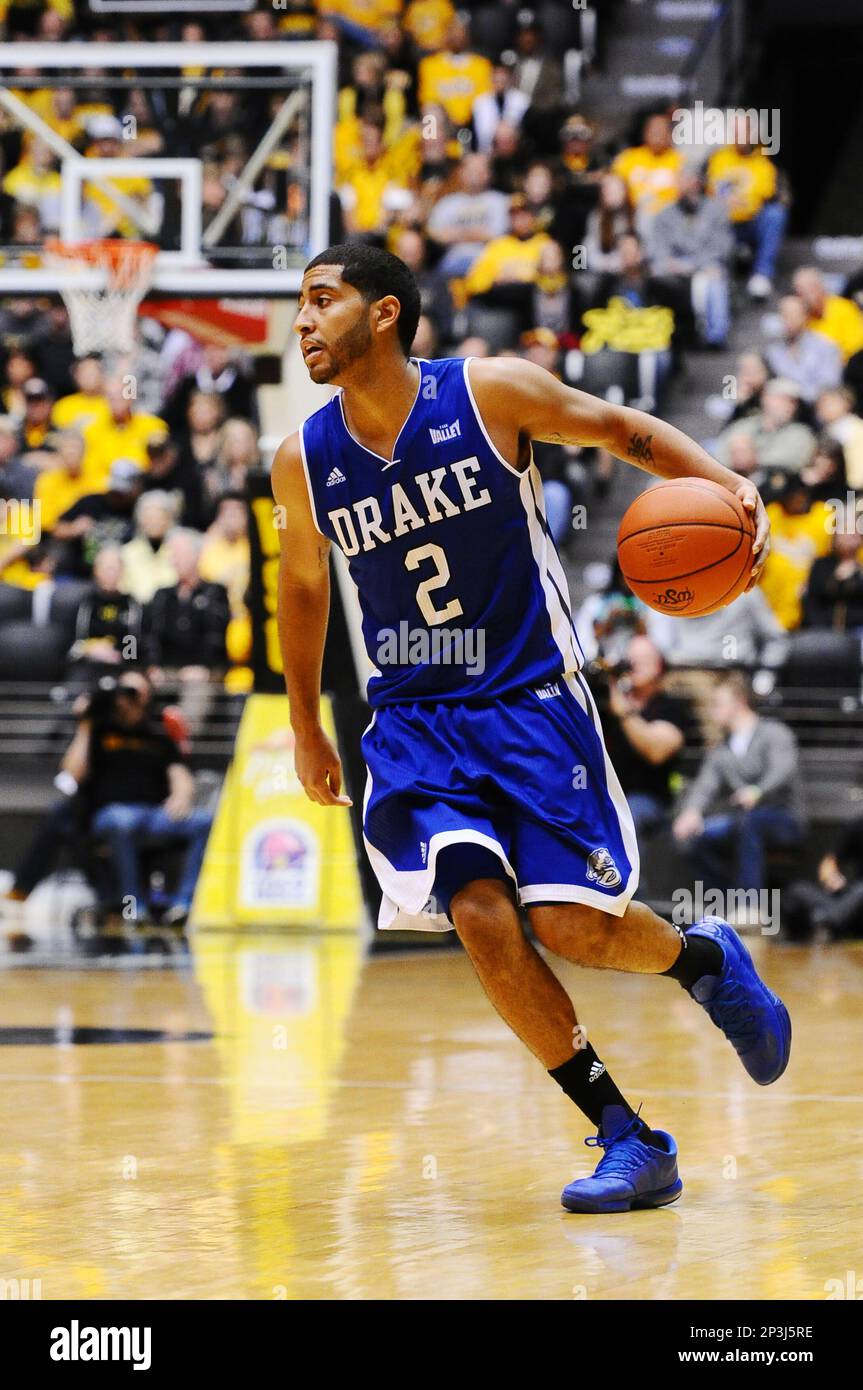 January 25,2015: Drake Bulldogs guard Gary Ricks Jr. (2) brings the ...