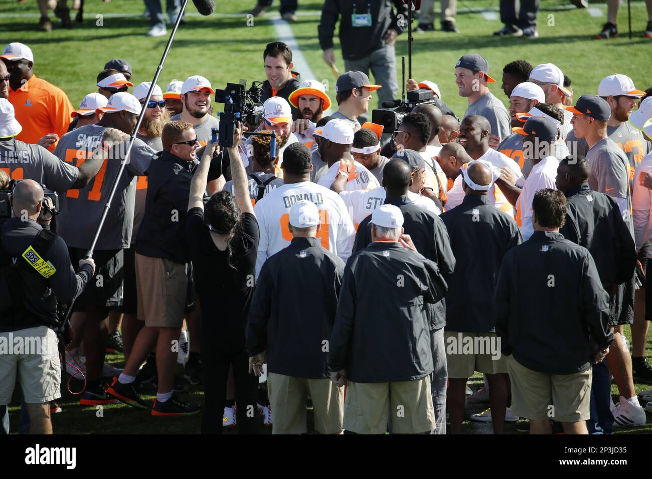 Members of Team Irvin huddle before practice during the Pro Bowl in ...