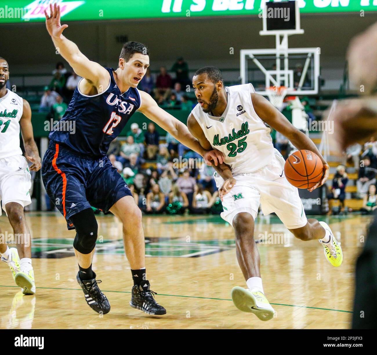 Marshall's Ryan Taylor (25) attempts to dribble past Texas-San Antonio ...