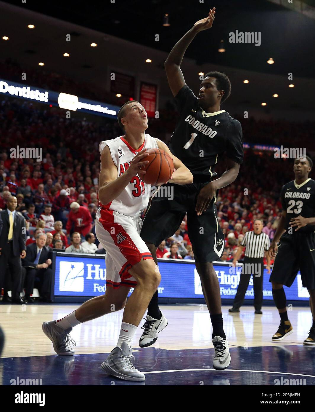15 January 2015: Arizona Wildcats center Kaleb Tarczewski #35 drives on ...