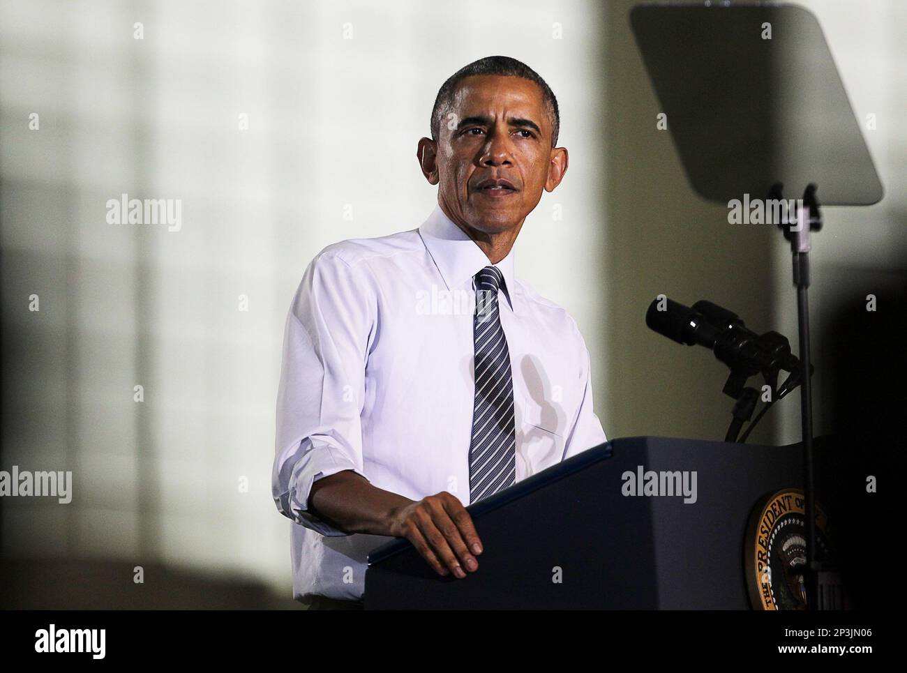 President Barack Obama speaks to a capacity crowd at Boise State ...