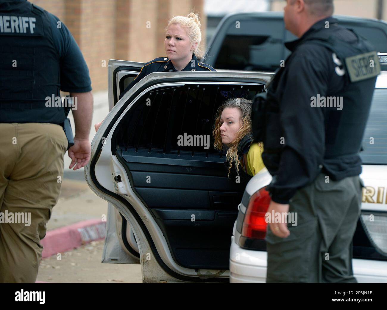 Under heavy guard, Shaina Sepulvado exits a sheriff's department ...