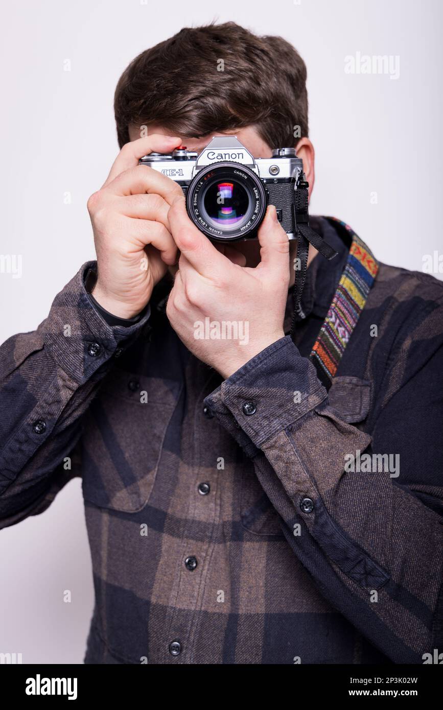 Person using a vintage film camera Stock Photo - Alamy