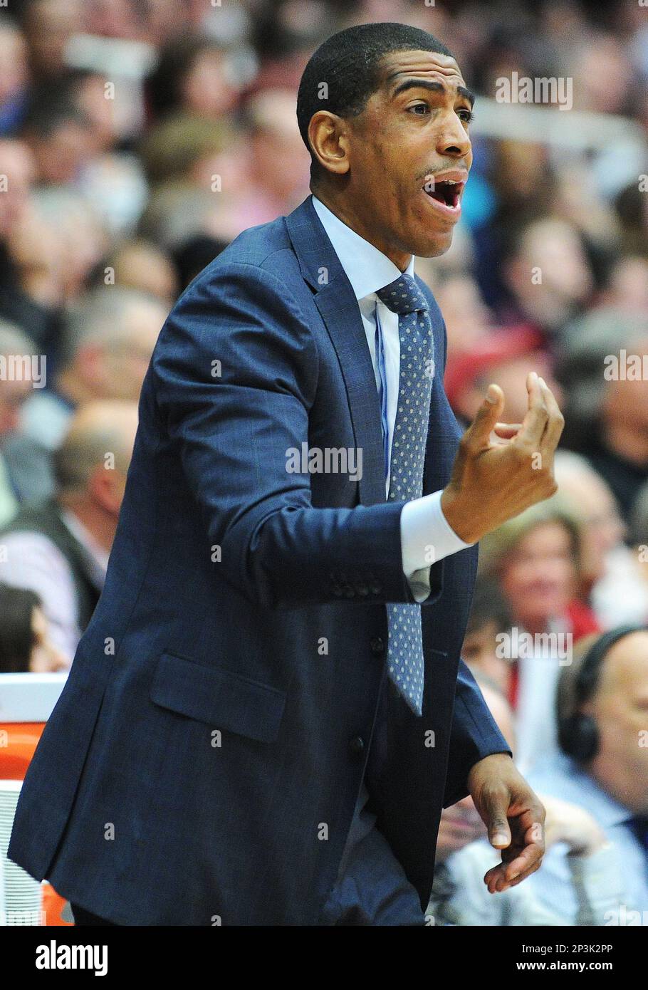 17 Jan 2015: UConn huskies head coach Kevin Ollie directs his team from ...