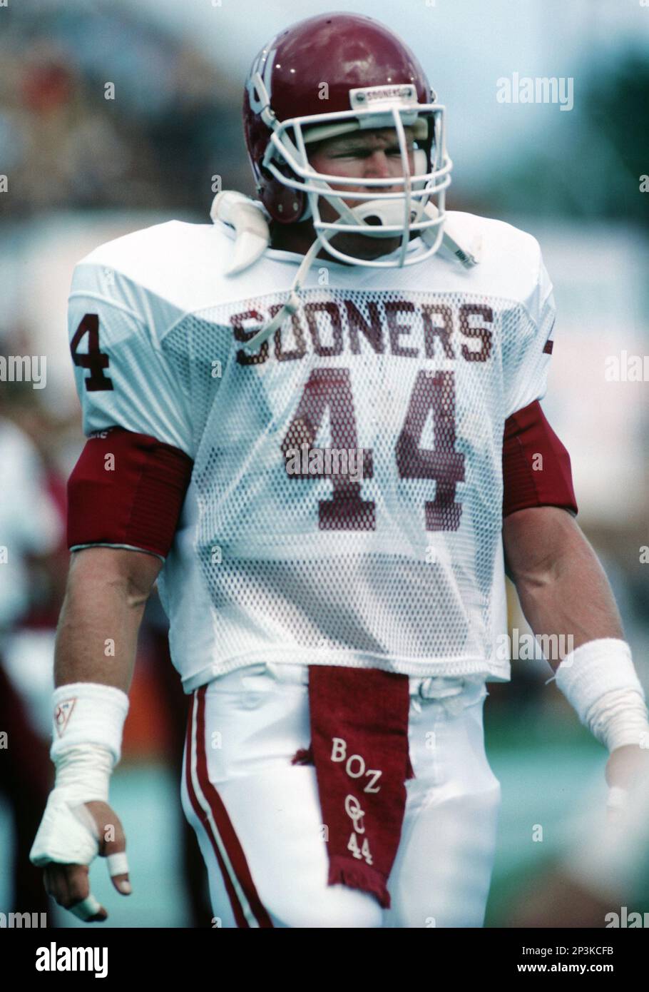Linebacker Brian Bosworth (44) of the Oklahoma Sooners sets for play ...