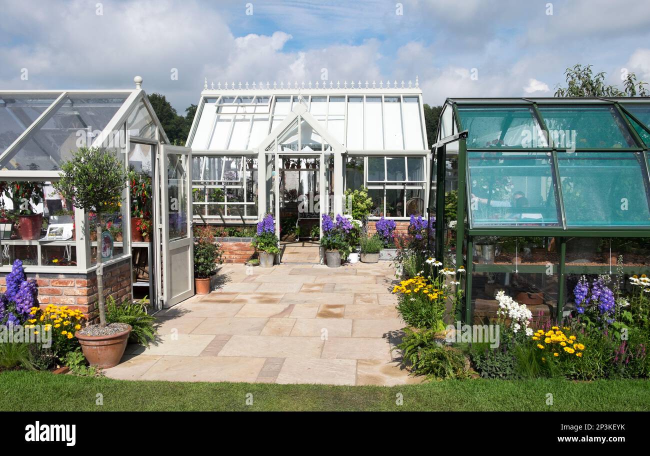 Three gardeners hi-res stock photography and images - Alamy