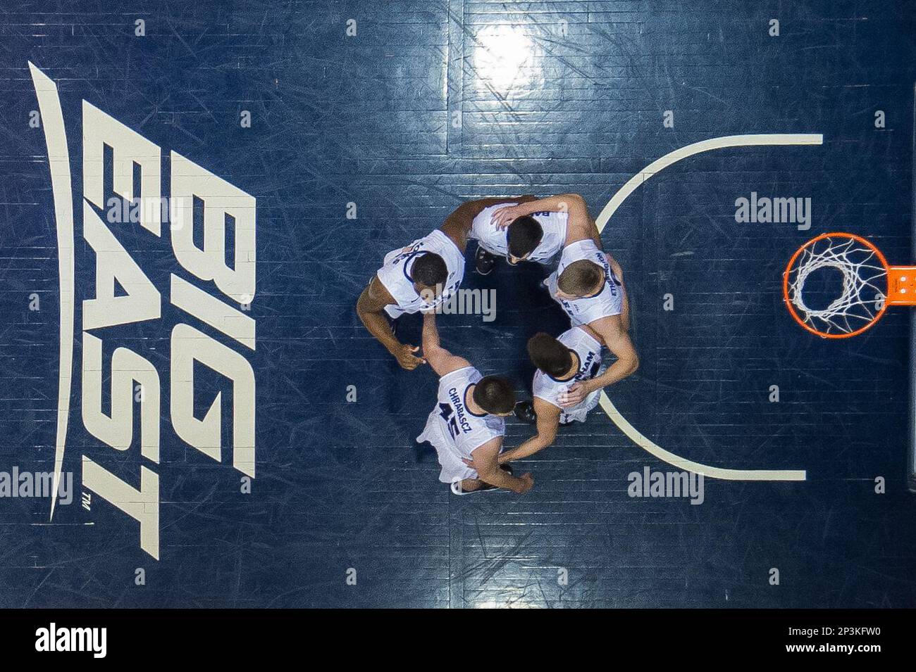 January 10, 2015: Butler Bulldogs huddle in the lane during the NCAA ...