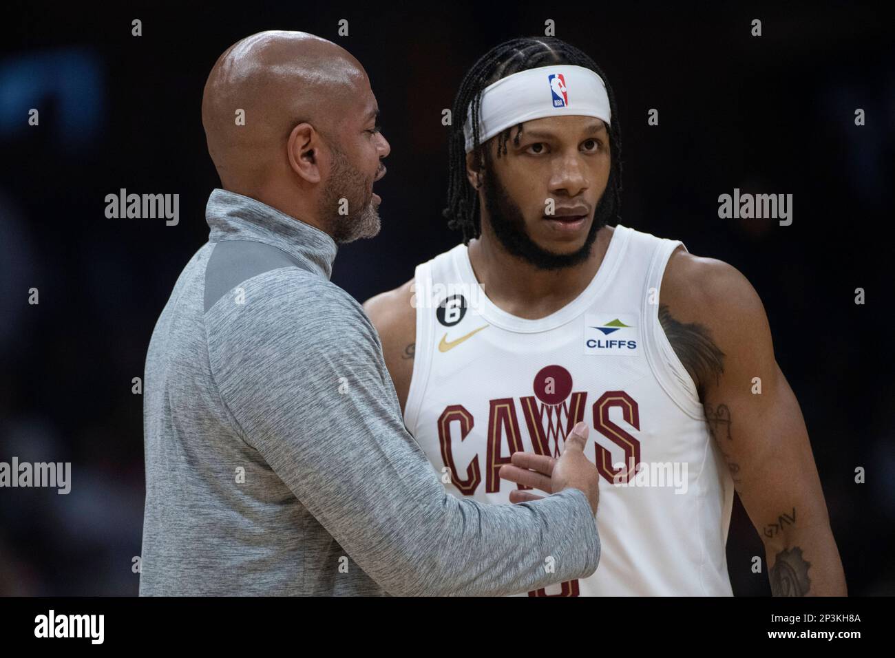 Cleveland Cavaliers head coach J.B. Bickerstaff talks with Lamar ...