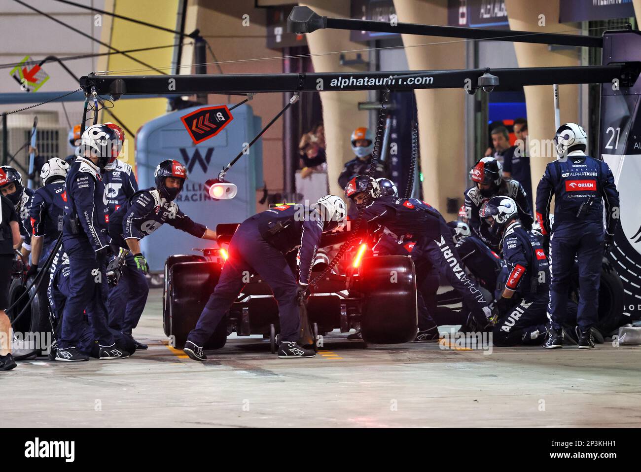 Yuki Tsunoda (JPN) AlphaTauri AT04 makes a pit stop. 05.03.2023. Formula 1 World Championship ...