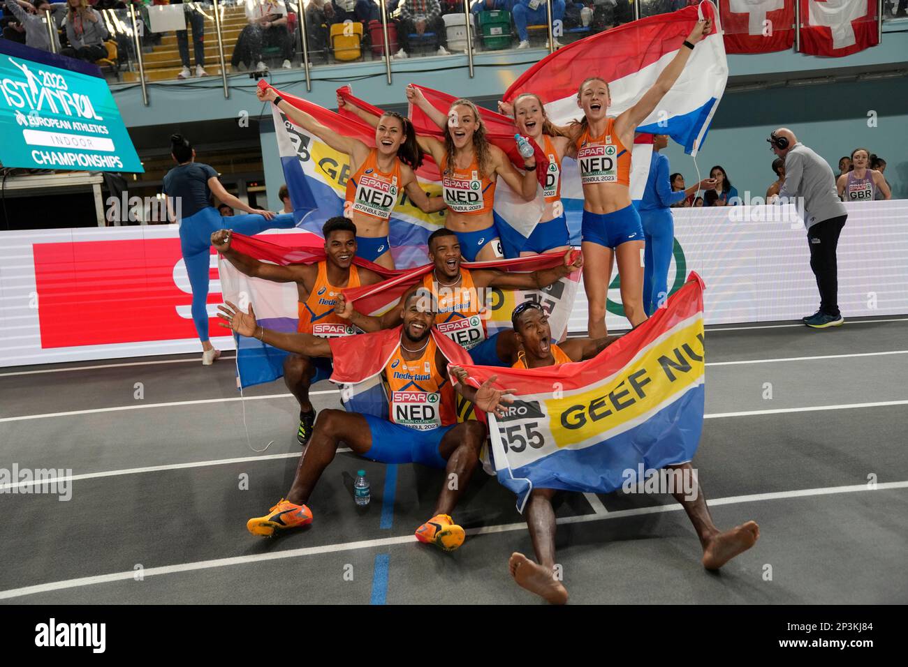 The Netherlands athletes pose after the 4 X 400 meters Relay races at ...