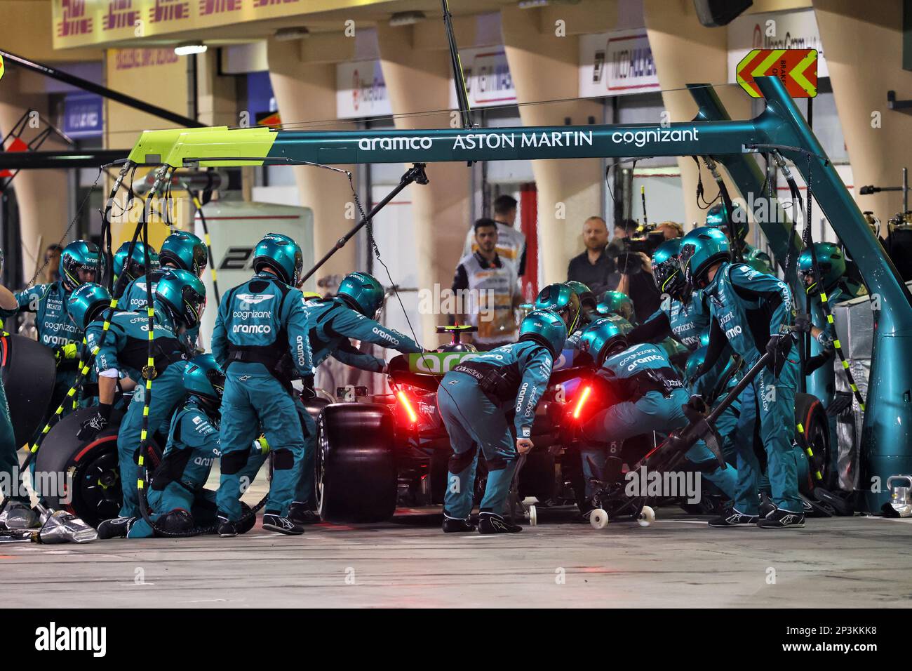 Fernando Alonso (ESP) Aston Martin F1 Team AMR23 makes a pit stop. 05. ...