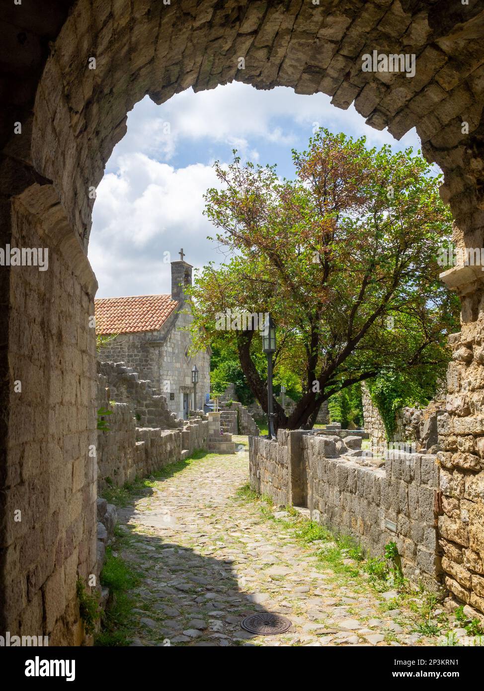 Stone house bar hi-res stock photography and images - Alamy
