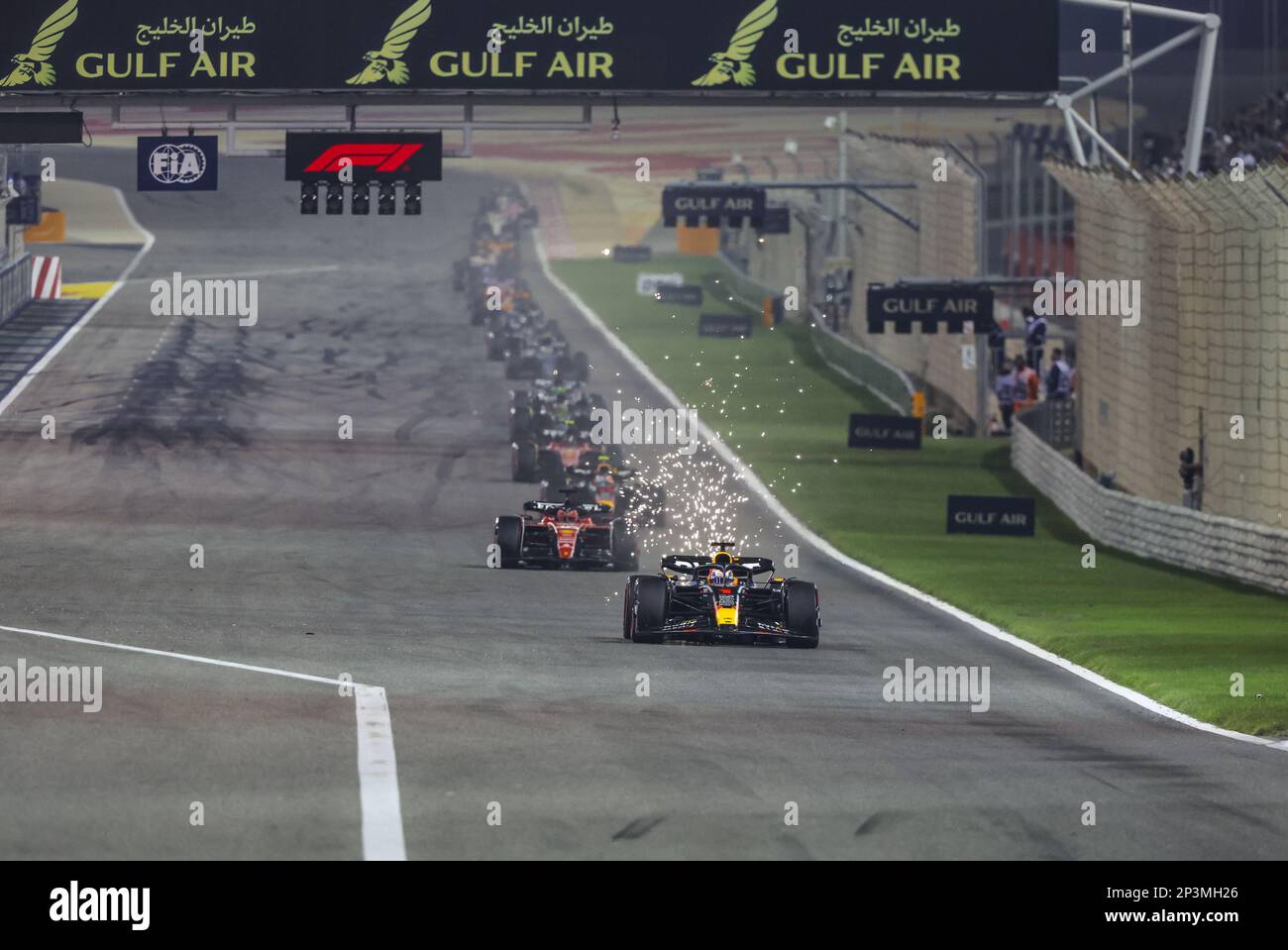 01 VERSTAPPEN Max (nld), Red Bull Racing RB19, action, sparks during the Formula 1 Gulf Air ...