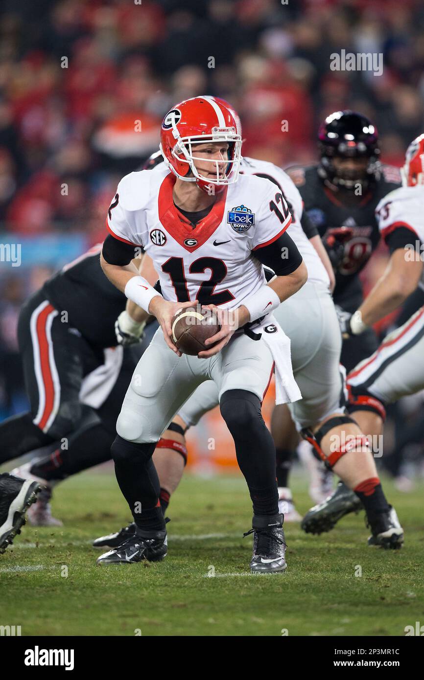 Brice Ramsey (12) of the Georgia Bulldogs turns to hand the ball off ...