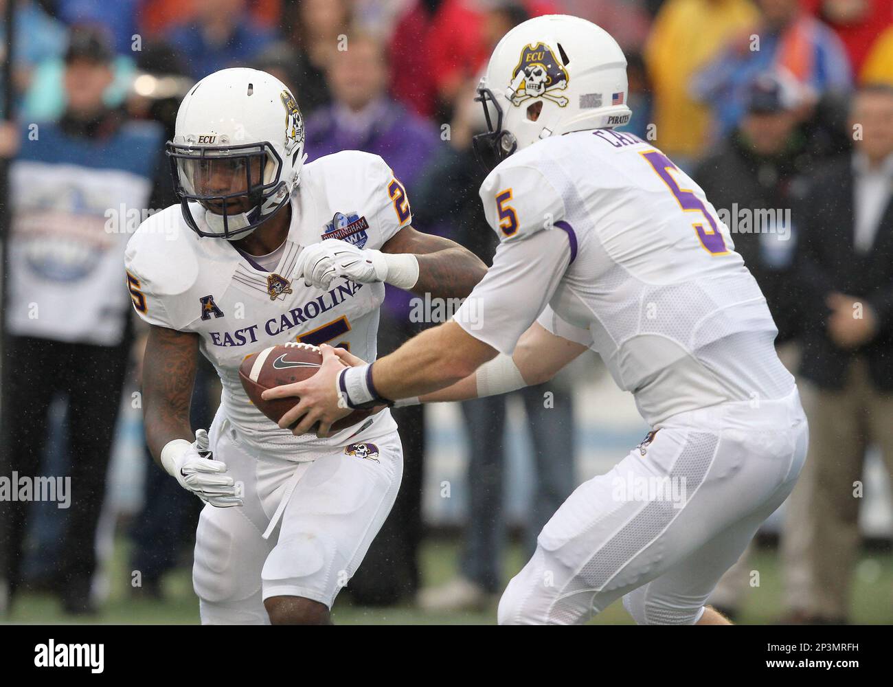 January 3, 2015: East Carolina Pirates quarterback Shane Carden (5 ...