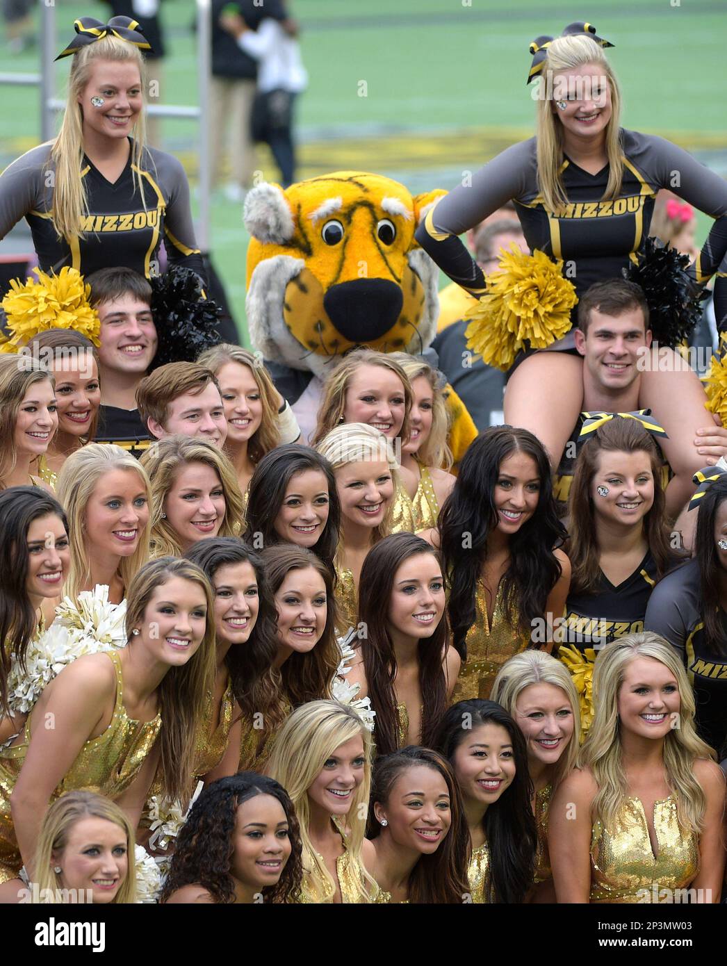 The Missouri Golden Girls and cheerleaders pose for a photo on the ...