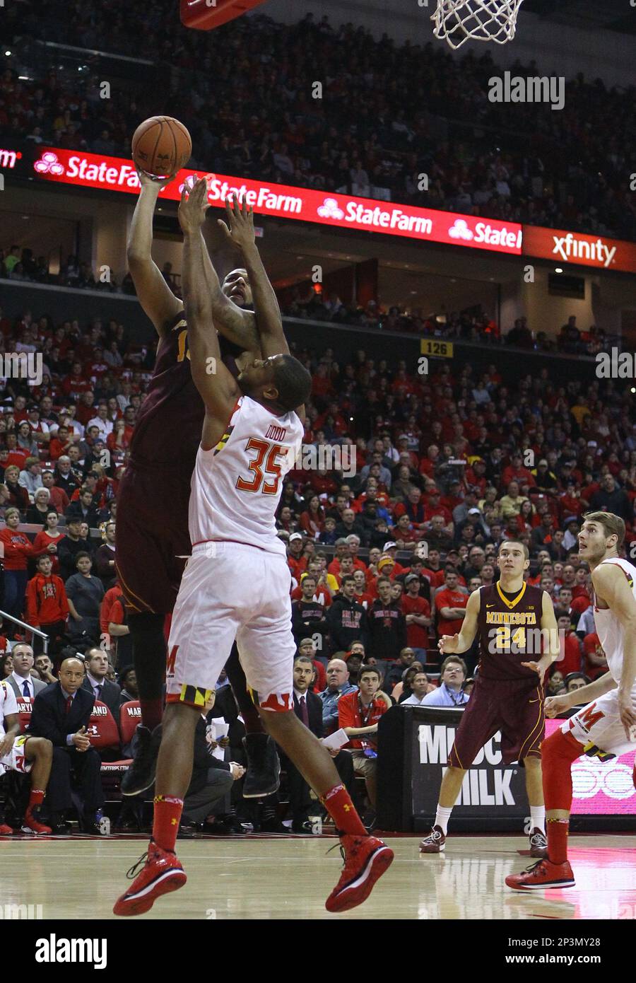 January 03 2014: Minnesota Golden Gophers forward Maurice Walker (15 ...