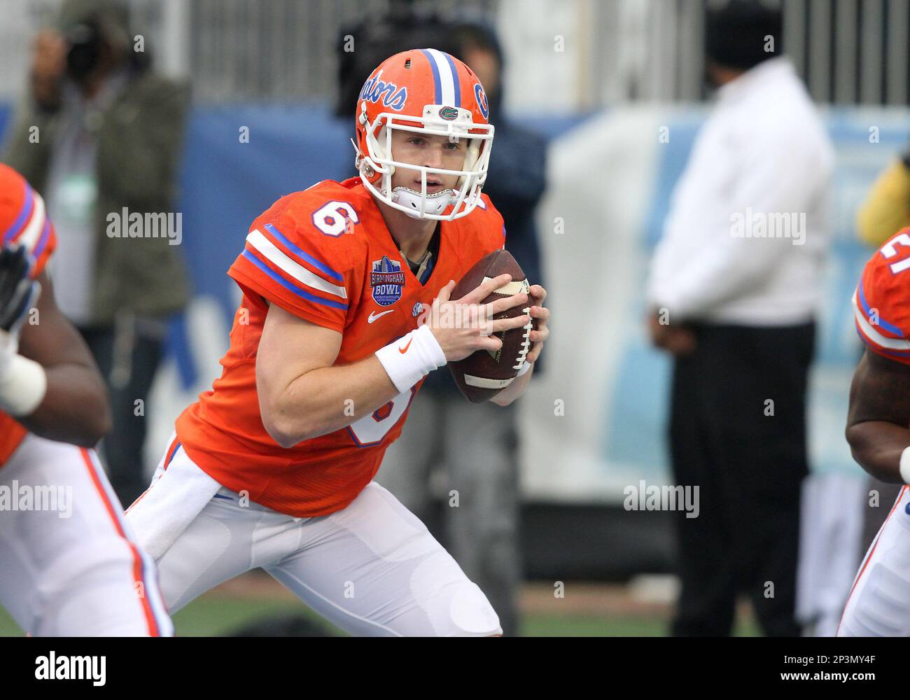 January 3, 2015: Florida Gators quarterback Jeff Driskel (6) rolls out ...