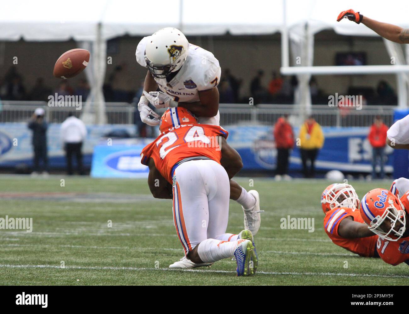 January 3, 2015: Florida Gators defensive back Brian Poole (24) hits ...