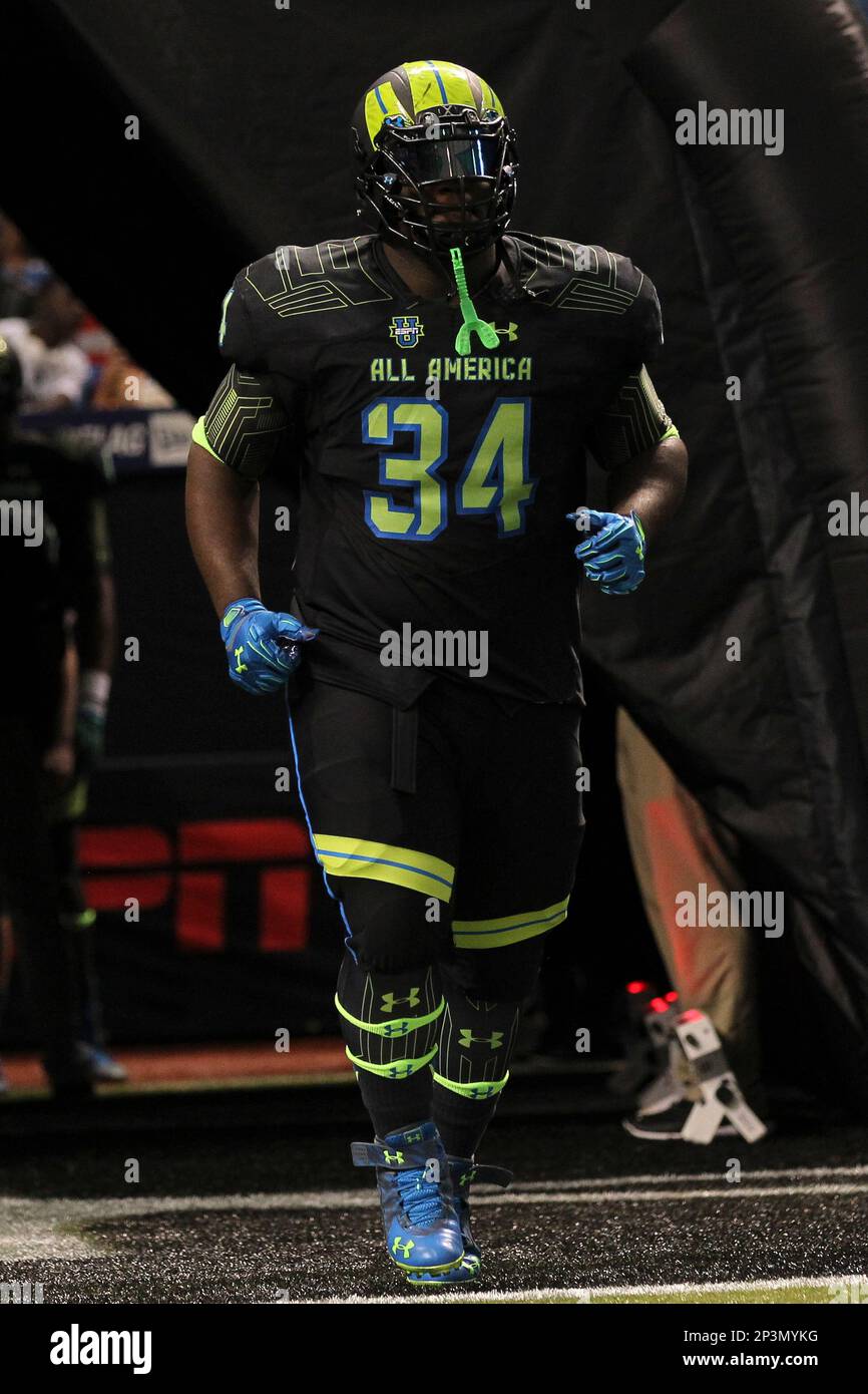 02 January 2015: Team Armour (Black) defensive lineman Daylon Mack (34 ...
