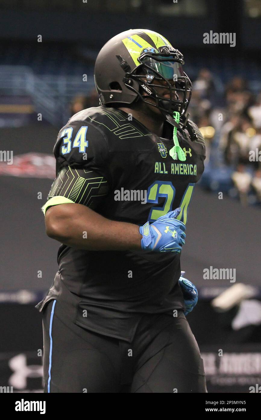 02 January 2015: Team Armour (Black) defensive lineman Daylon Mack (34 ...