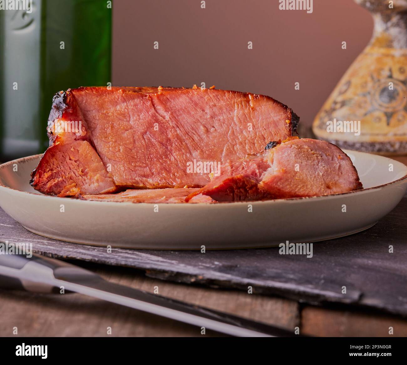 Roast gammon joint resting on a plate Stock Photo - Alamy Roast gammon joint resting on a plate Stock Photo - Alamy