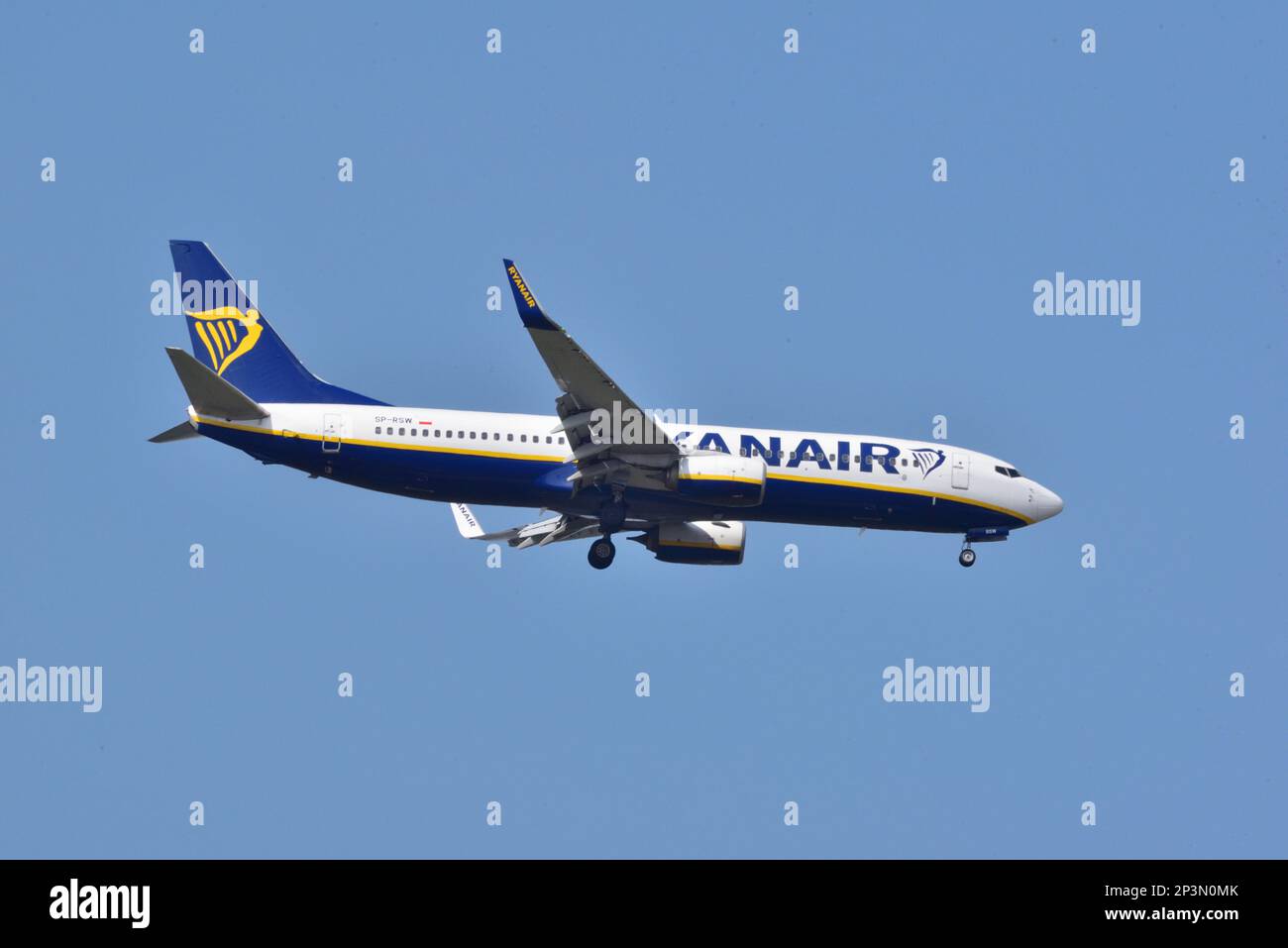 Ryanair Boeing 737-8AS SP-RSW, operated by Ryanair subsidiary Buzz, on ...
