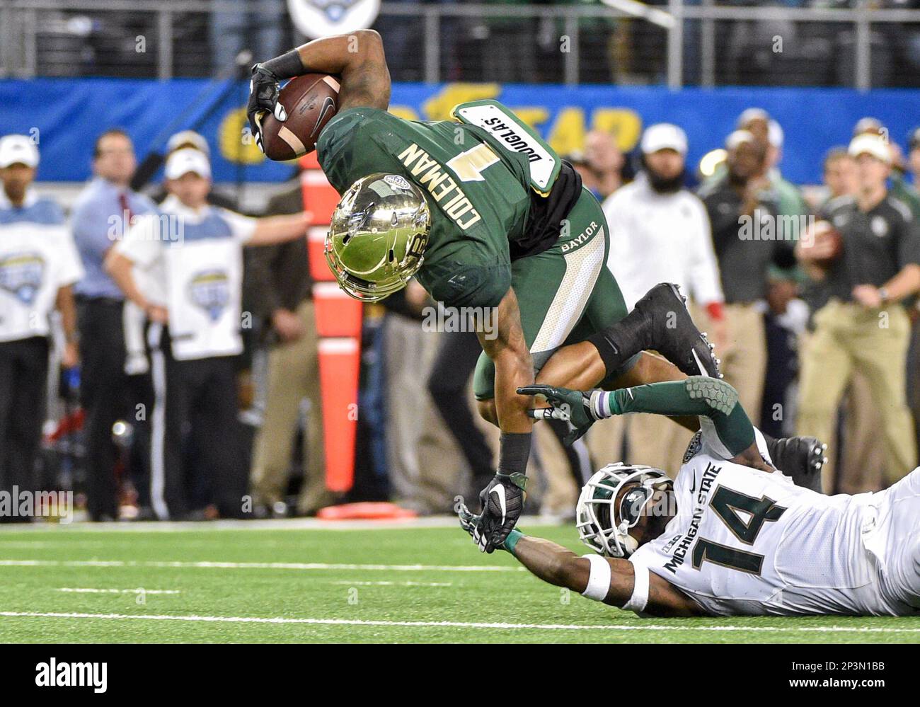 Baylor Bears running back Corey Coleman (1) catches a pass for a large ...