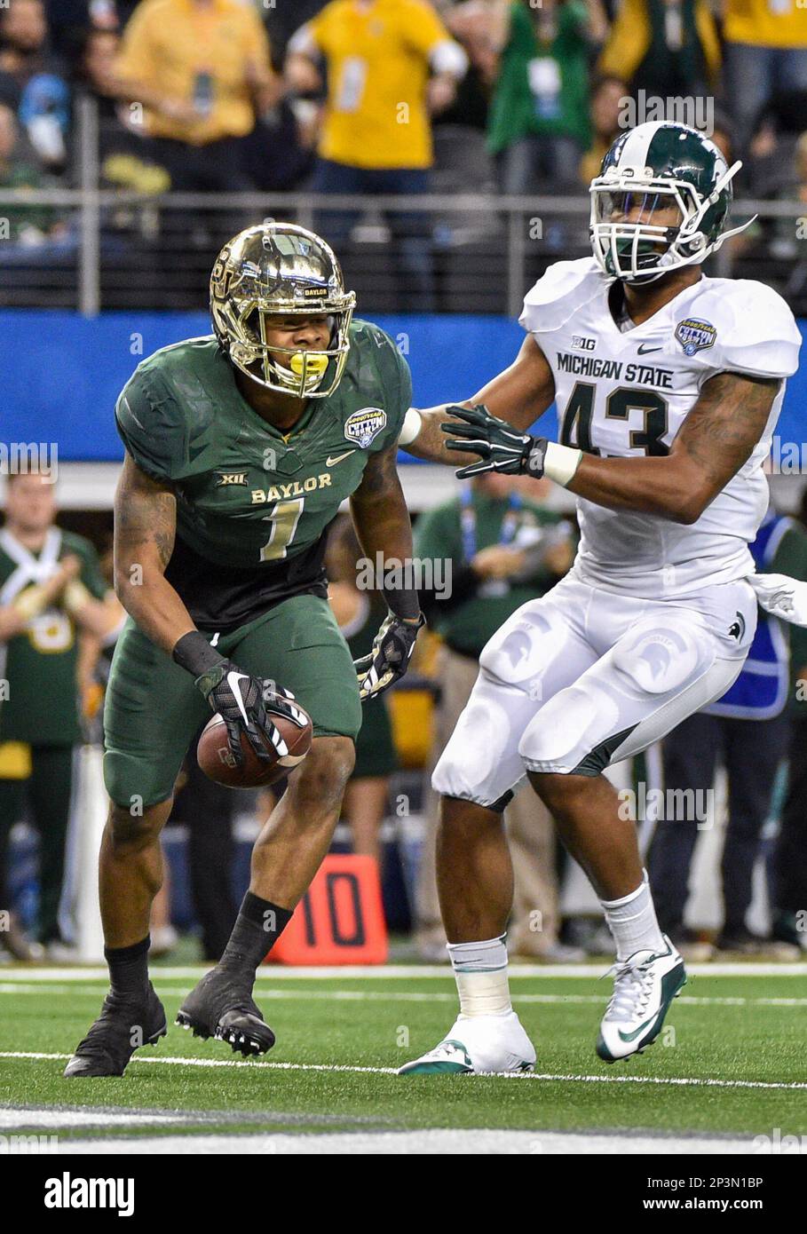 Baylor Bears running back Corey Coleman (1) catches a pass for a large ...