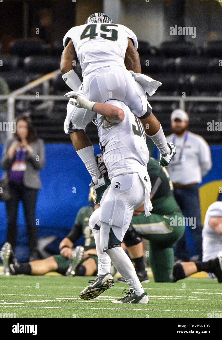 Michigan State Spartans linebacker Riley Bullough (30) gets an ...