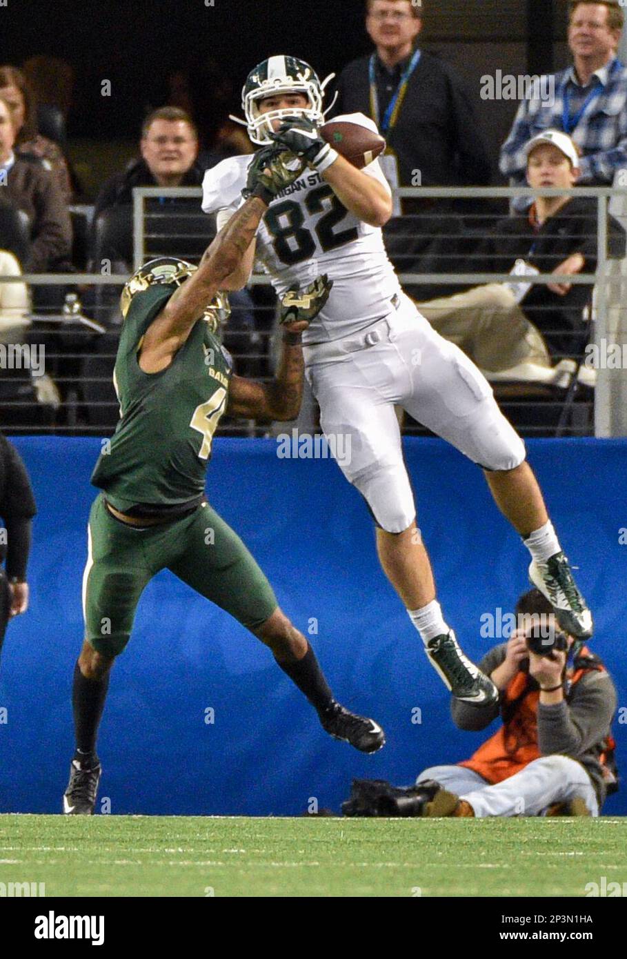 Michigan State Spartans tight end Josiah Price (82) catches a pass for ...