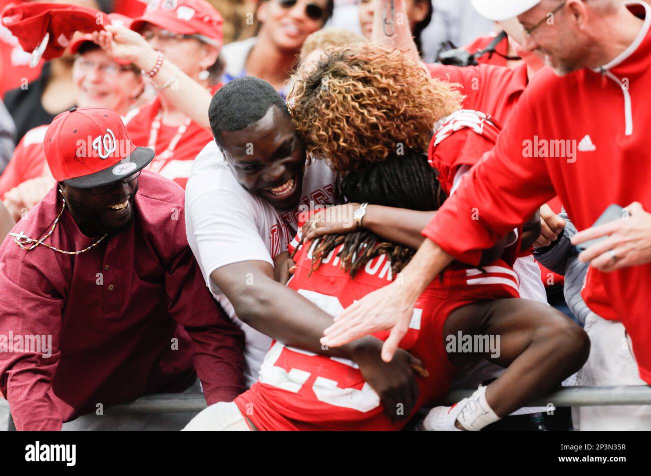 Wisconsin Badgers running back Melvin Gordon (25) celebrates a win ...
