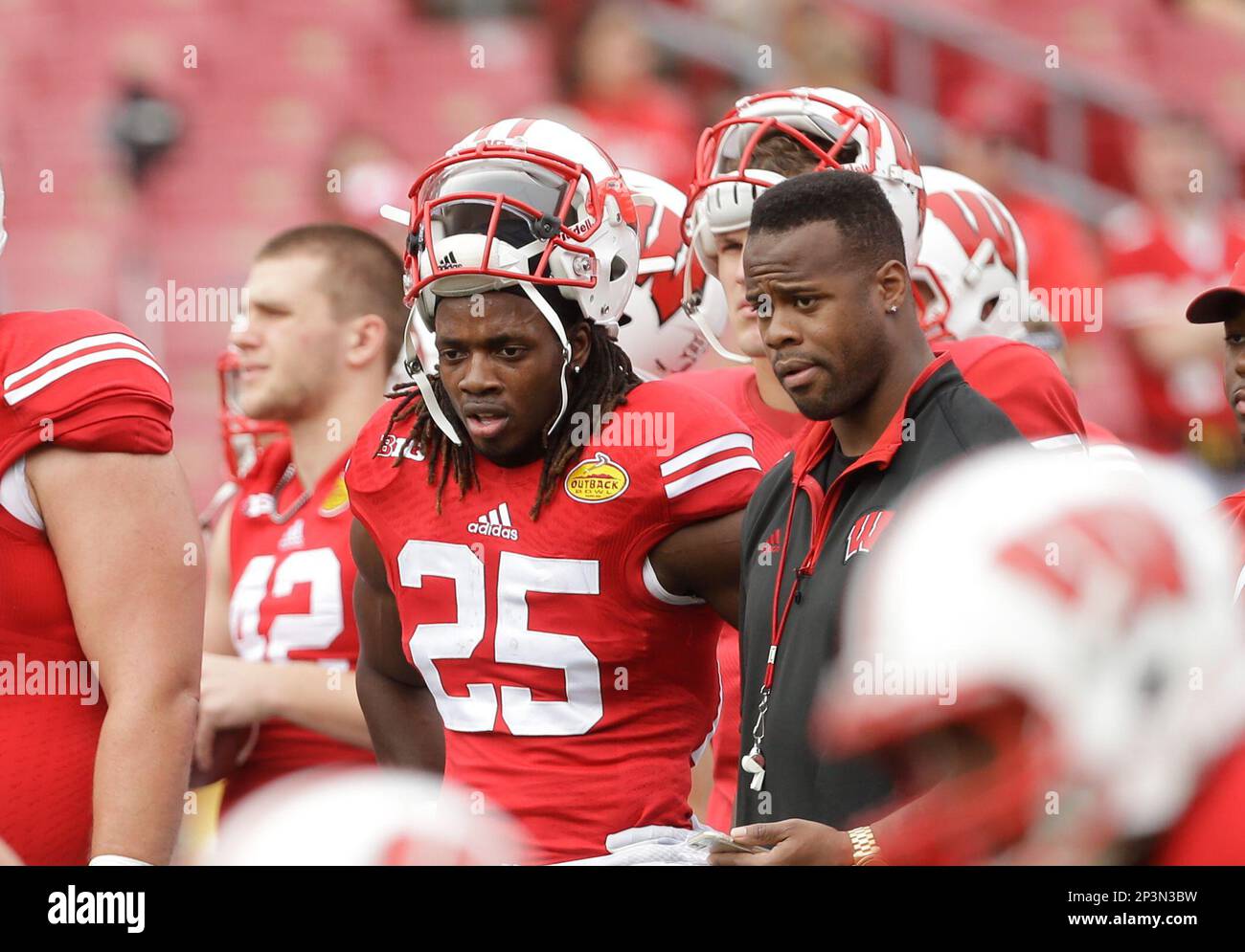 Wisconsin Badgers running back Melvin Gordon (25) watches over warm-ups ...