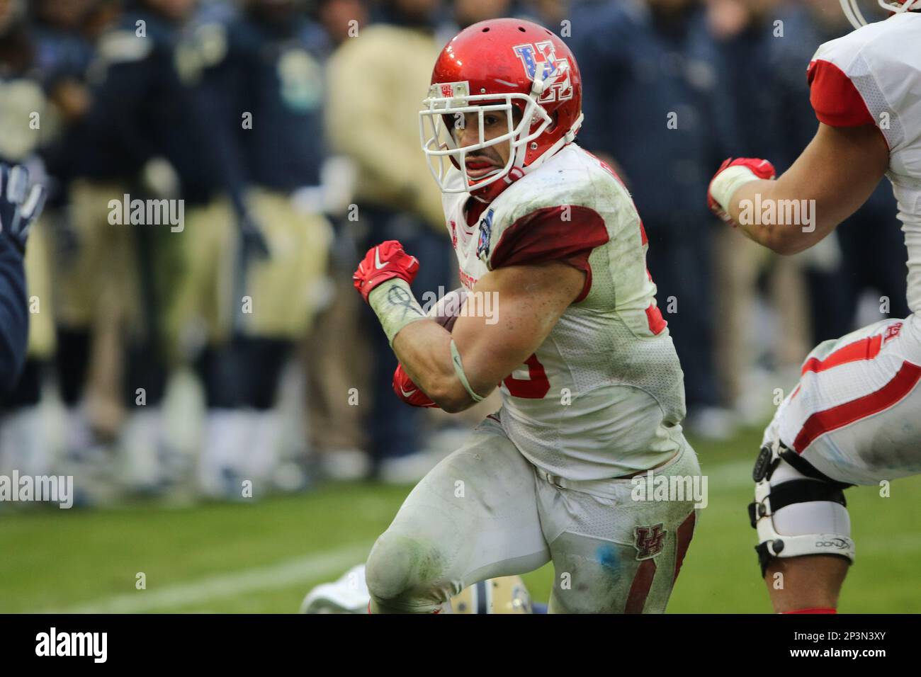 02 January 15: Houston Cougars running back Kenneth Farrow (35) scores ...