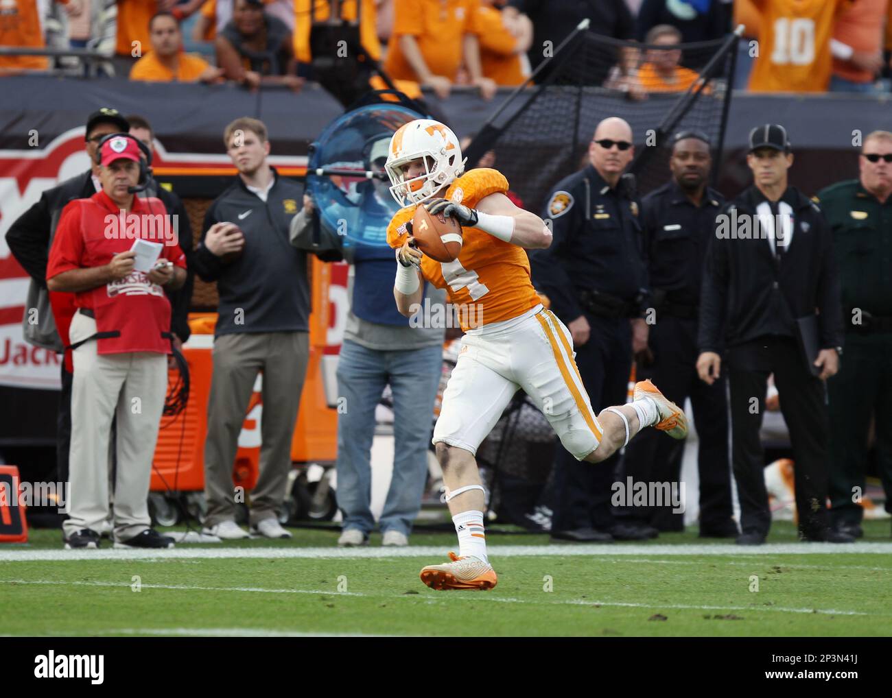 02 January 2015: Vic Wharton (4) Tennessee Volunteers wide receiver ...