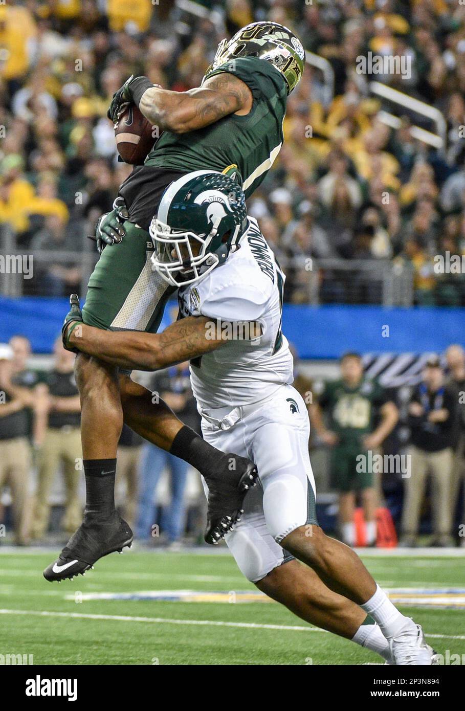 Baylor Bears running back Corey Coleman (1) catches a pass for a first ...