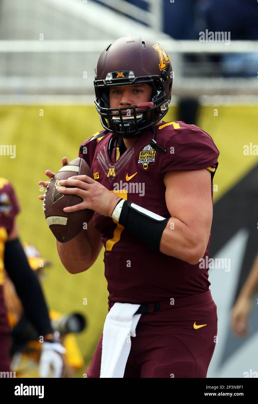 Jan 1, 2015; Orlando, FL USA; Minnesota Golden Gophers quarterback ...