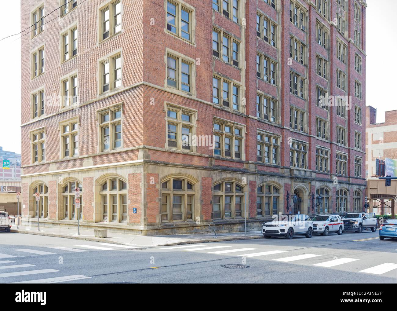 Pittsburgh Downtown: John P. Robin Civic Building is a sandstone and ...