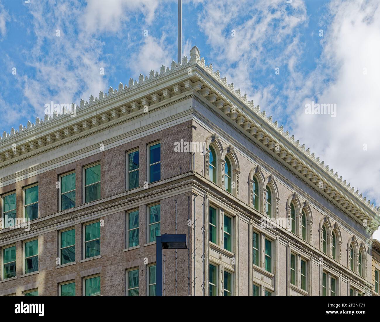 Pittsburgh Downtown: The brick and stone Joseph Horne Department Store ...