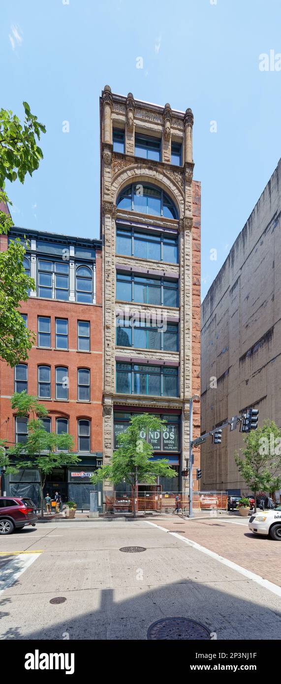 Pittsburgh Downtown: Former brick-and-stone warehouse Maggin Building ...