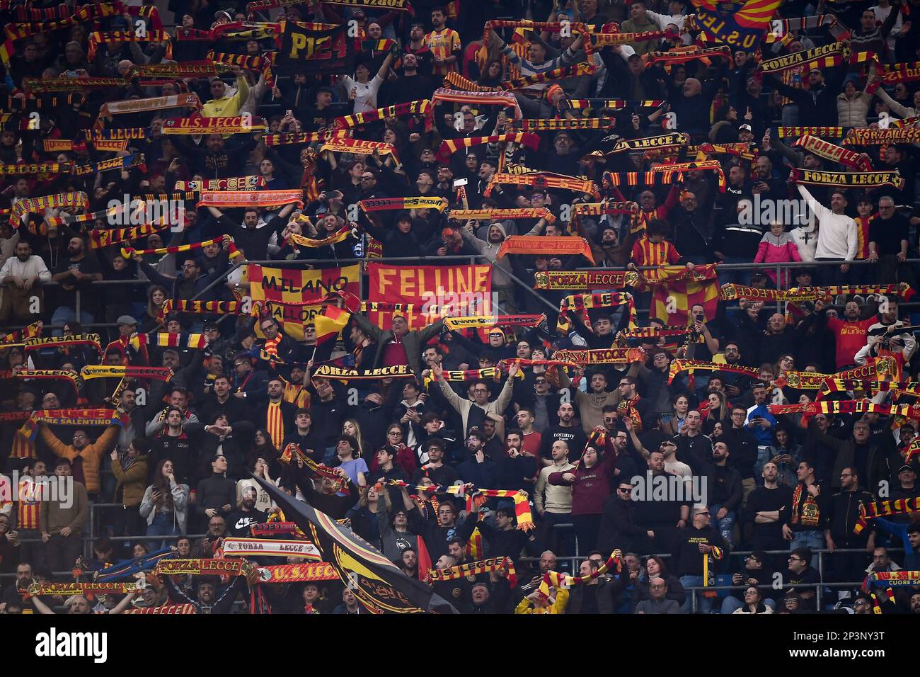 Lecce fc fans hi-res stock photography and images - Alamy