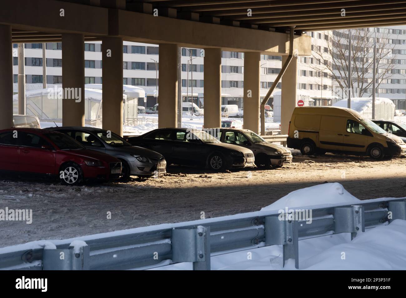 Cars parked under the bridge Stock Photo - Alamy