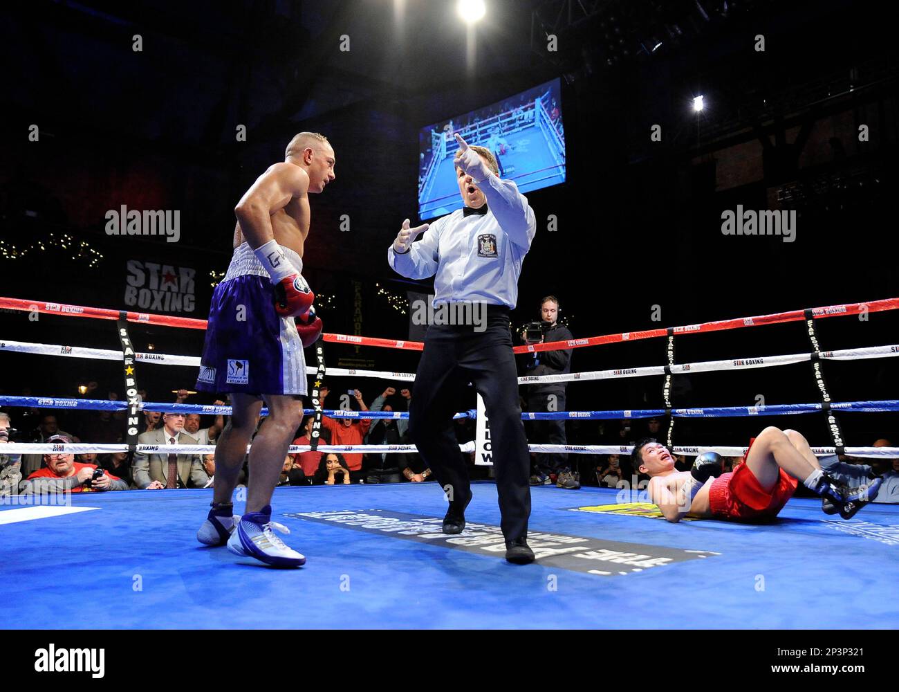 December 20, 2014: Cletus Seldin captures the WBC International Jr ...