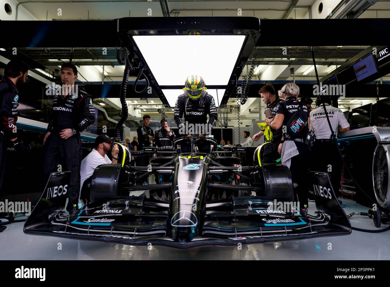 44 HAMILTON Lewis (gbr), Mercedes AMG F1 Team W14, garage, box, during ...