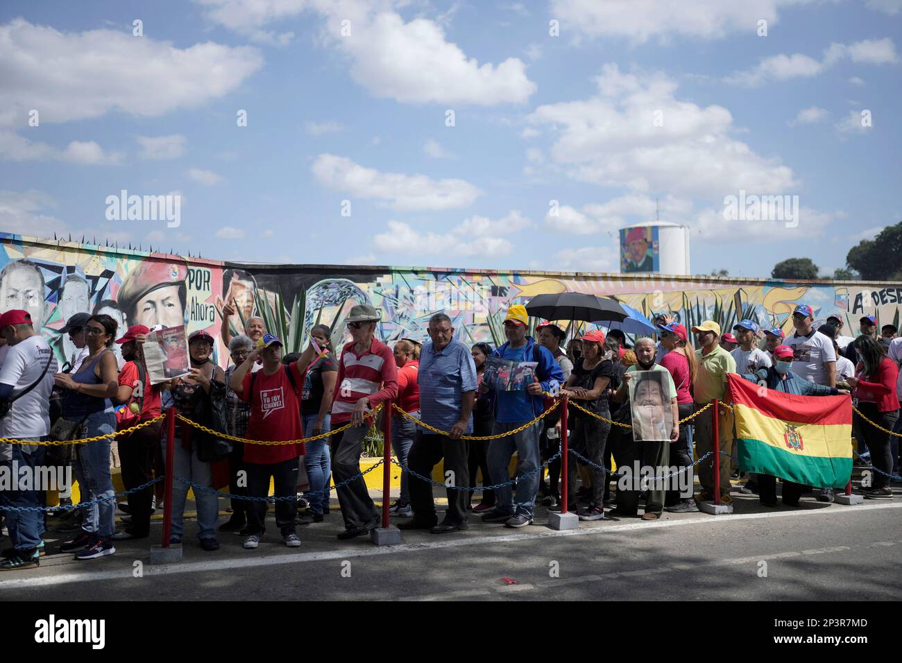 People line up to visit the tomb of late Venezuelan President Hugo ...