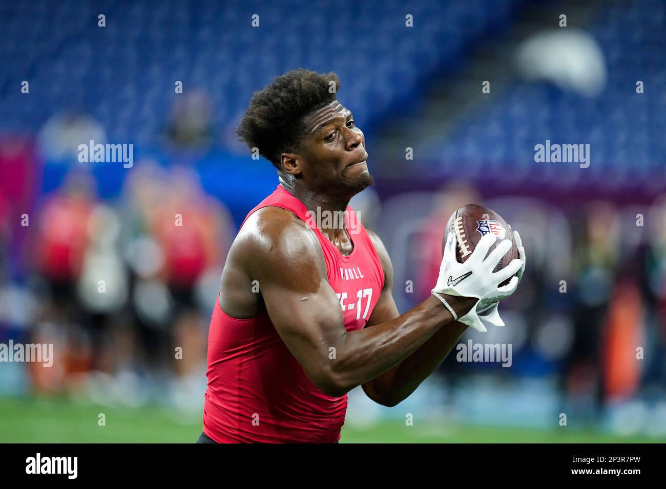 Georgia tight end Darnell Washington runs a drill at the NFL football ...