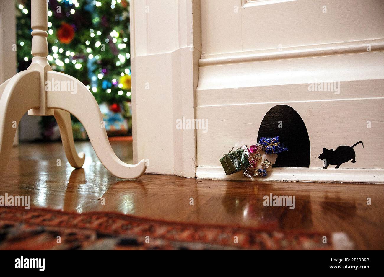 First Lady Susan Corbett kicks off the holiday tour season with a ...