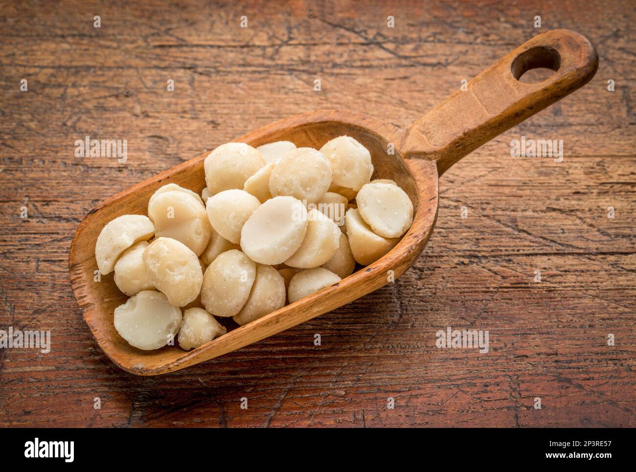 Macadamia nuts on scoop hi-res stock photography and images - Alamy
