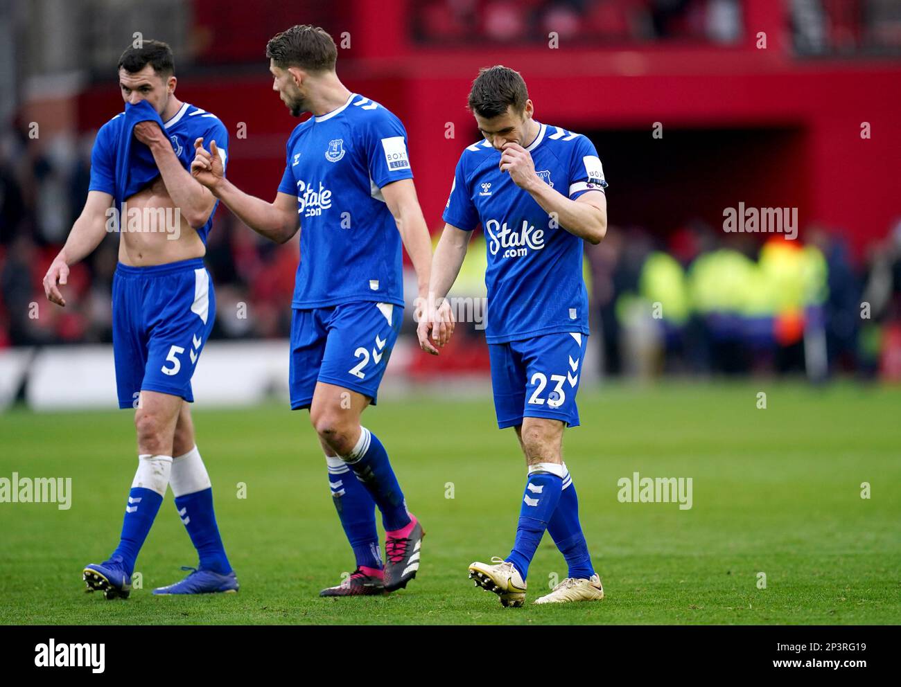 Everton's Seamus Coleman (right), James Tarkowski and Michael Keane ...